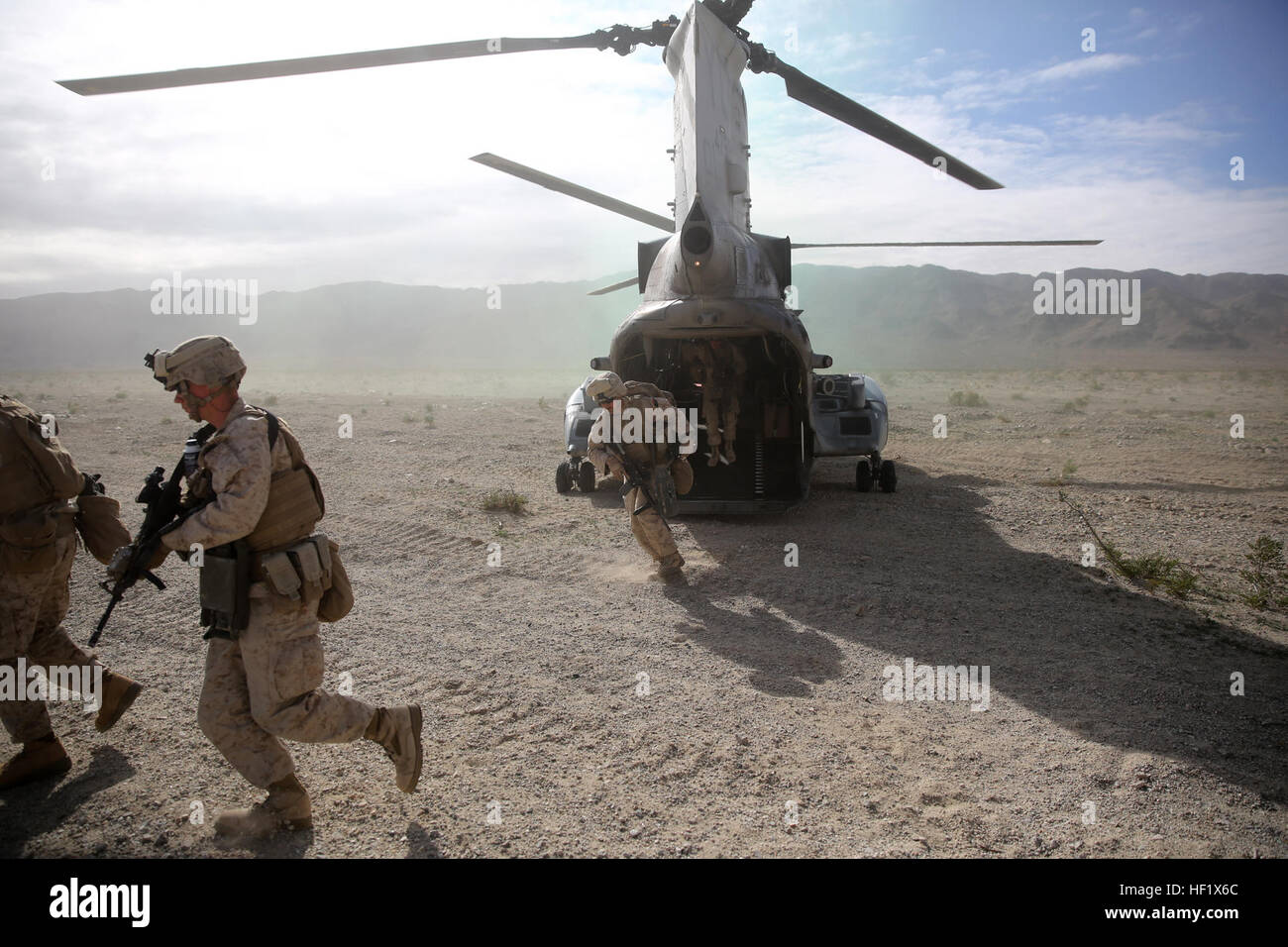 U s marines rush out hi-res stock photography and images - Alamy