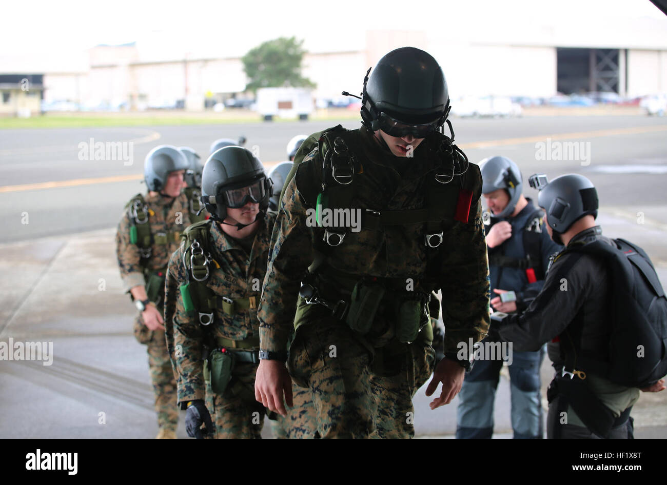 Reconnaissance Marines from 3rd Reconnaissance Battalion, 3rd Marine ...