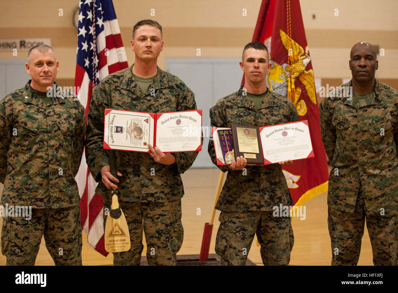 U.S. Marine Corps Lt. Col. Billy J. Moore, Sgt. Richard C. Bearre, Pfc ...