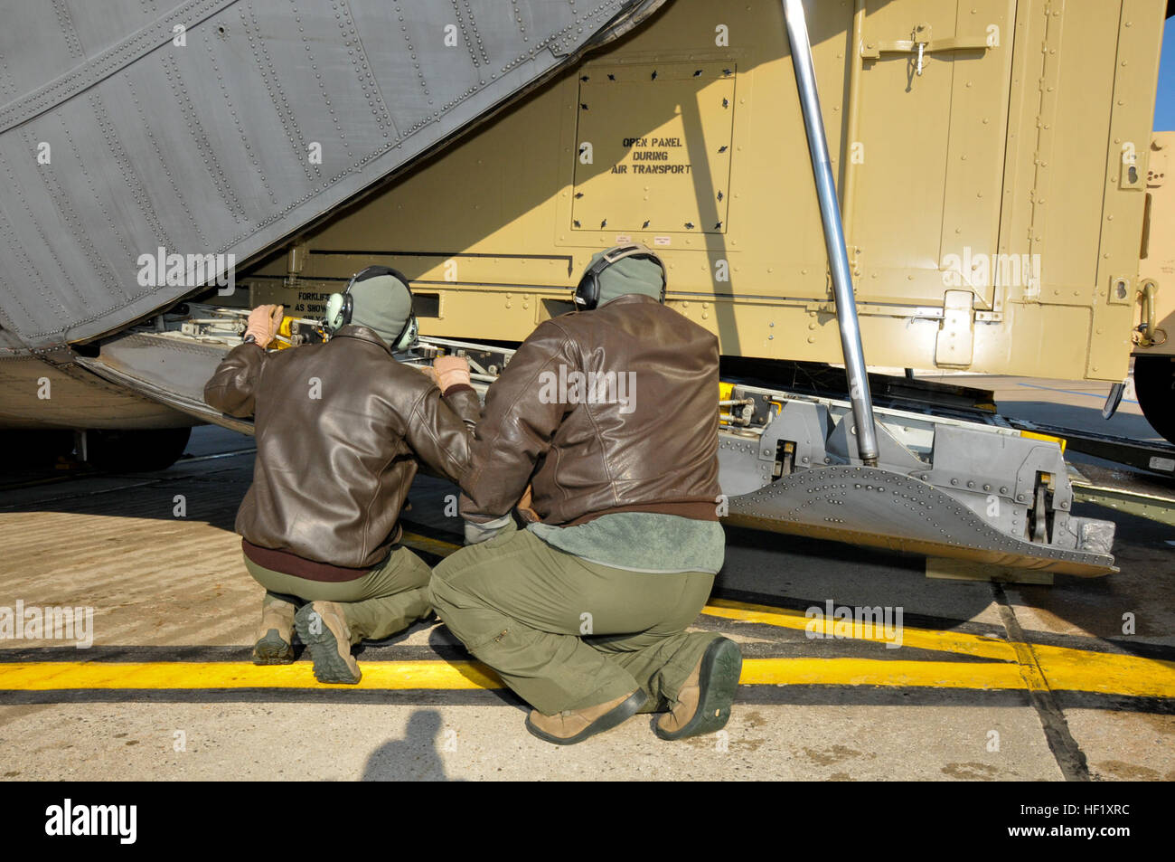 U.S. Air Force loadmasters from the 182nd Airlift Wing, Illinois Air ...