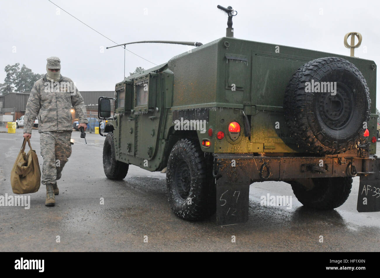 Georgia National Guard personnel from the 165th Air Lift Wing load ...