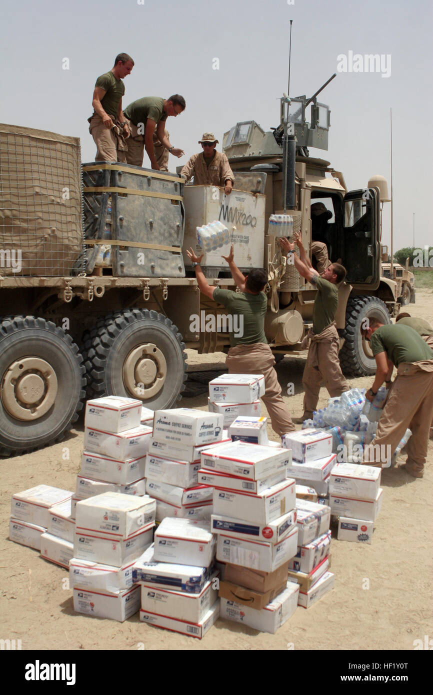 Marines from Weapons Company, Battalion Landing Team, 1st Battalion ...