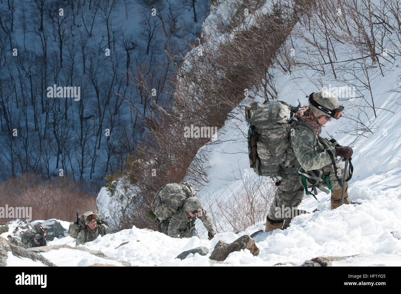 U.S. Soldiers with the Army Mountain Warfare Basic Mountaineering and ...