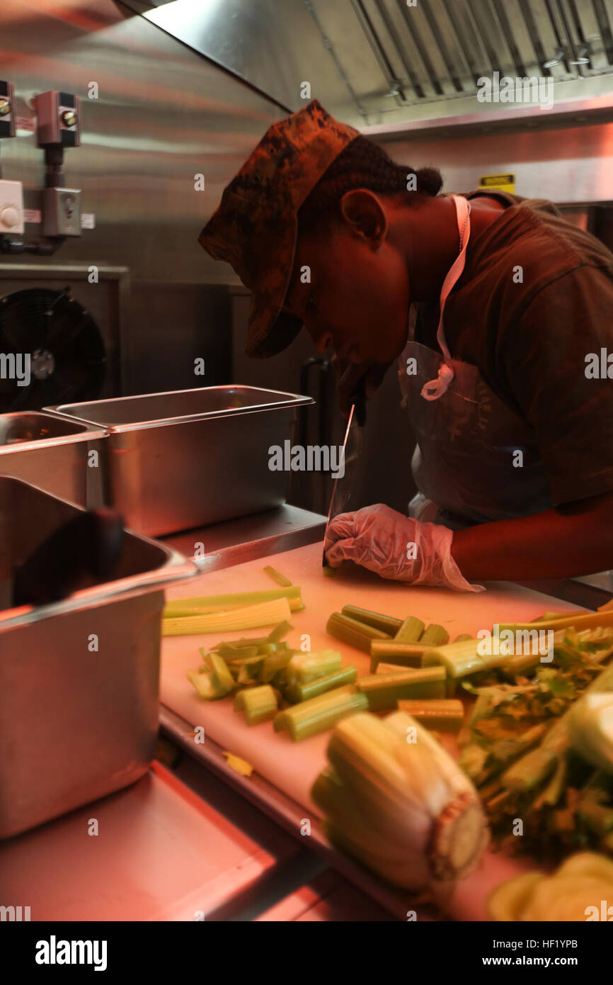 Expeditionary field kitchen hi-res stock photography and images - Alamy