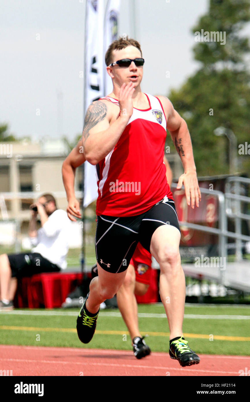 Veteran Cpl. Kyle Reid of Chinook, Mont., runs away from the pack in ...