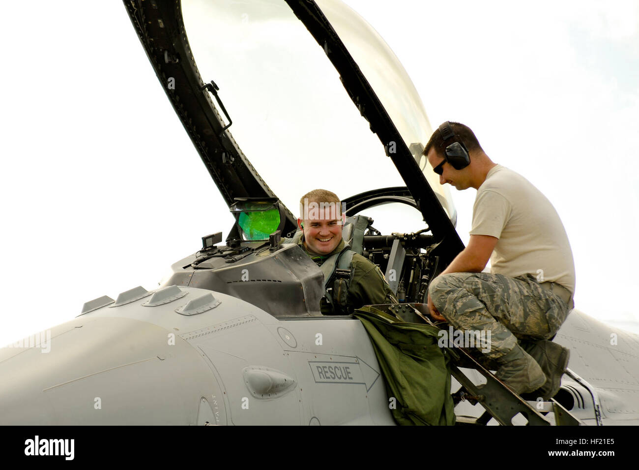F-16 Fighting Falcon mechanic, Tech. Sgt. Ken Caldwell prepares to ...