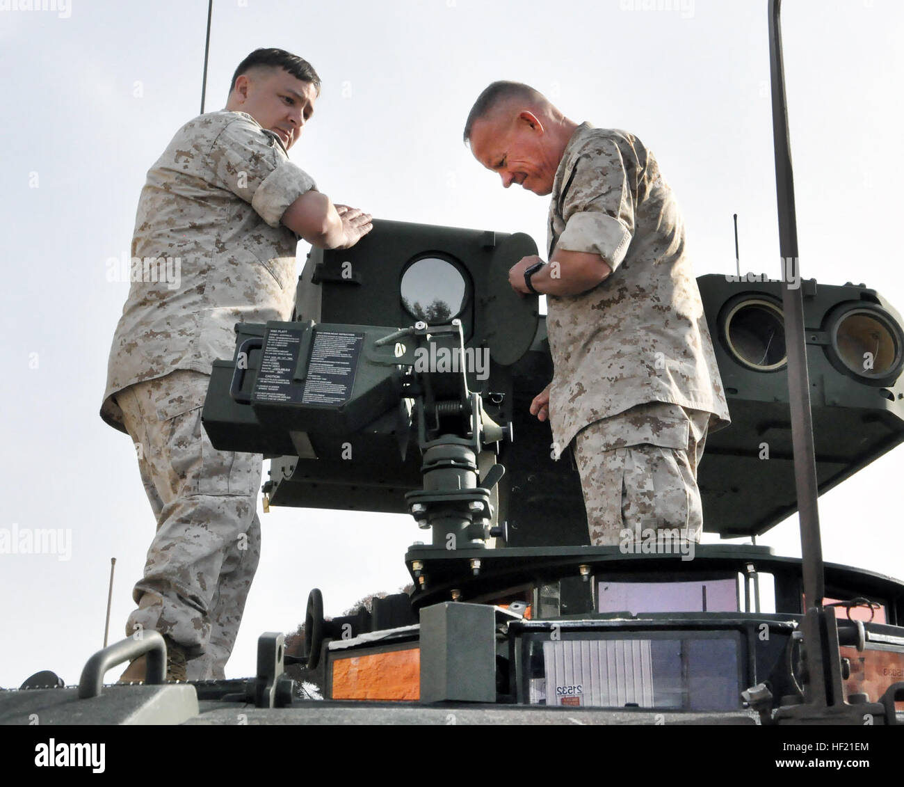 Maj. Gen. Lawrence Nicholson (right), commanding general of 1st Marine ...