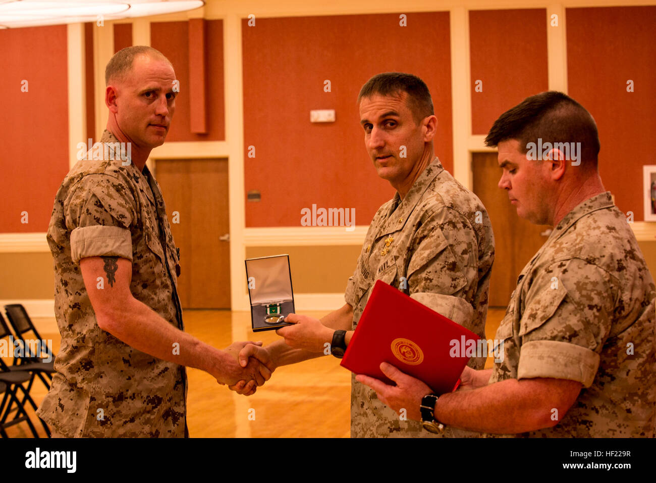 Army civilian commendation medal hi-res stock photography and images ...
