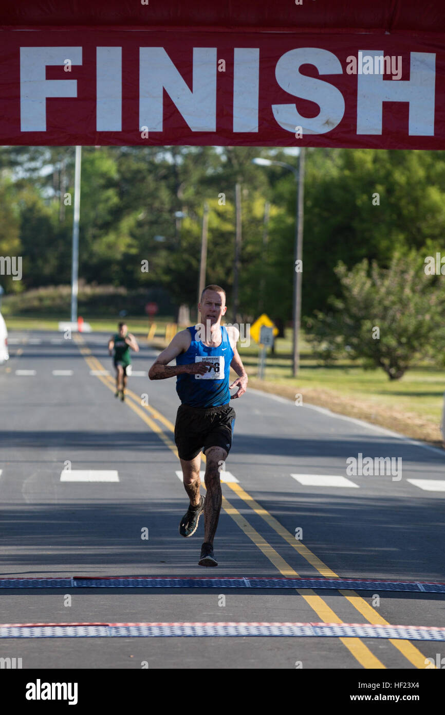 Running enthusiasts converged on Stone Bay for the MARSOC Mud, Sweat ...