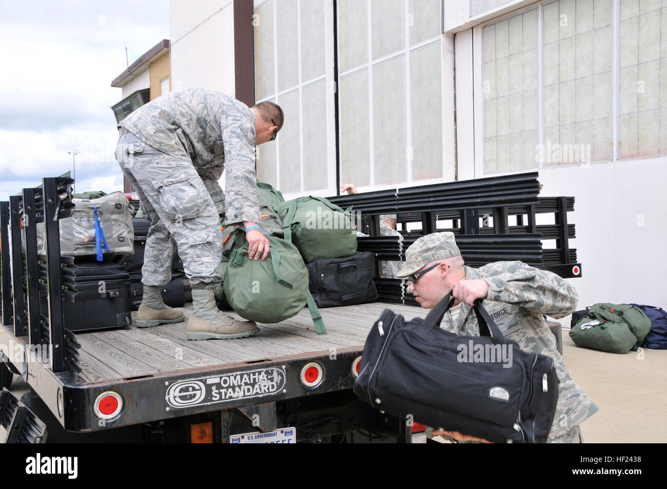 U.S. Air Force airmen from the Civil Engineering Squadron, 181st ...