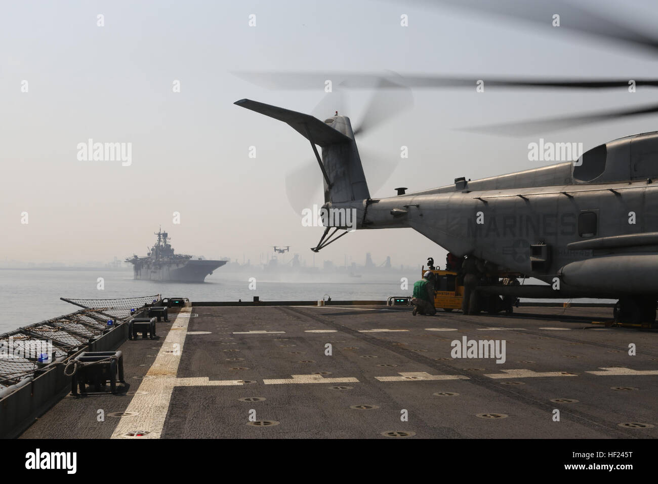 U s marines from marine heavy helicopter squadron 464 hi-res stock ...