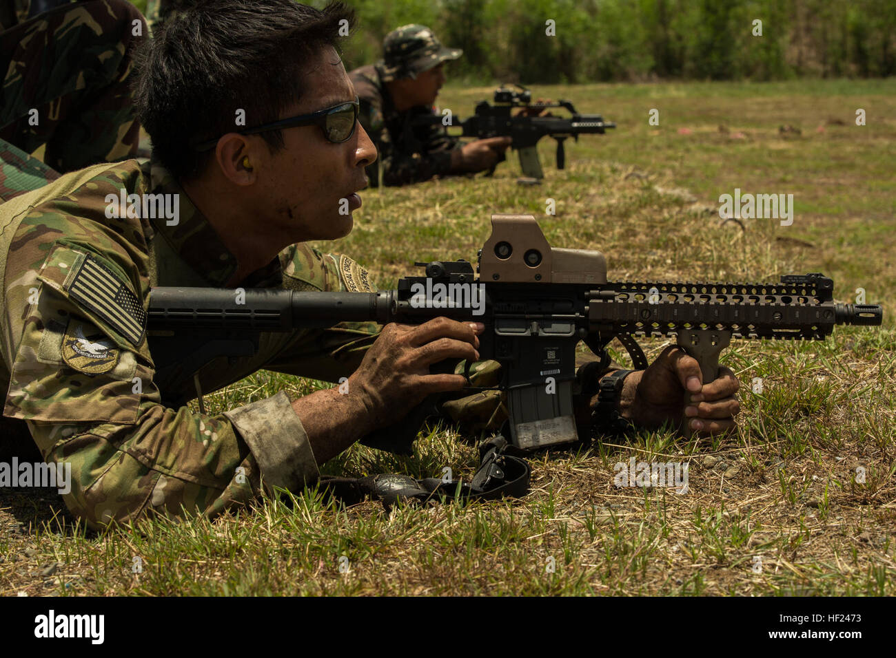 A U.S. Special Operations Forces Soldier joins a Philippine SOF soldier ...