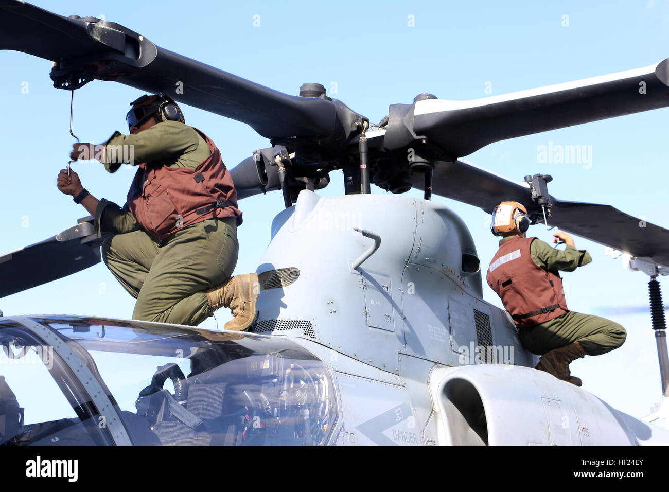 U.S. Marines assigned to Marine Medium Tiltrotor Squadron (VMM) 163 ...