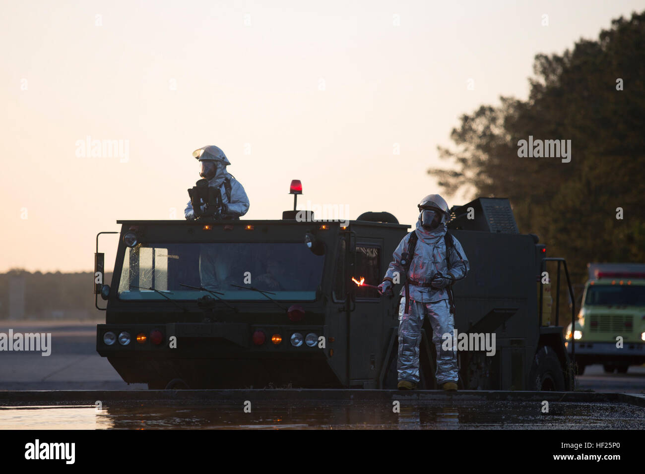 A U.S. Marines with Aircraft Rescue and Fire Fighting (ARFF ...