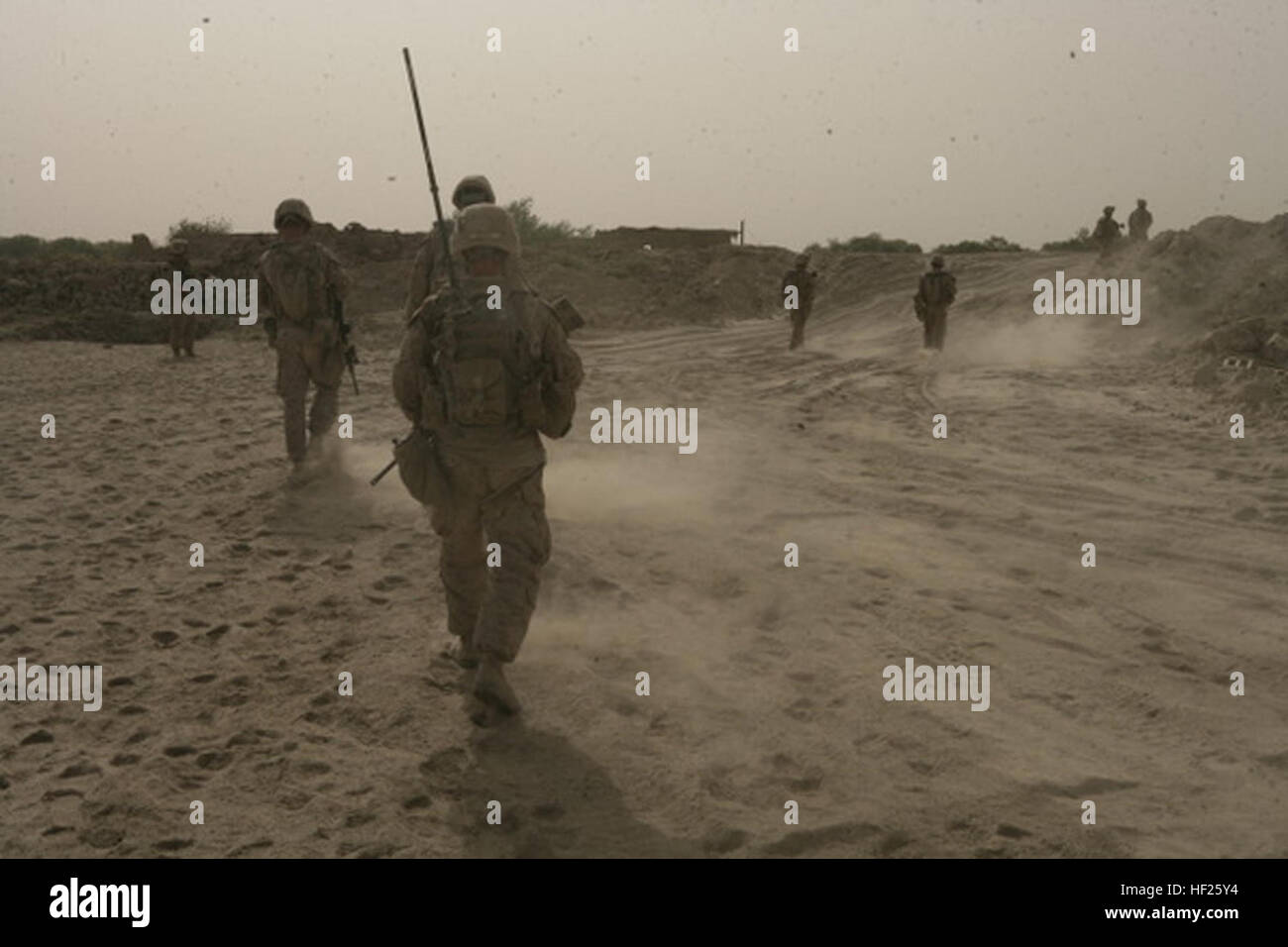 Marines from Charlie Company, Battalion Landing Team, 1st Battalion ...