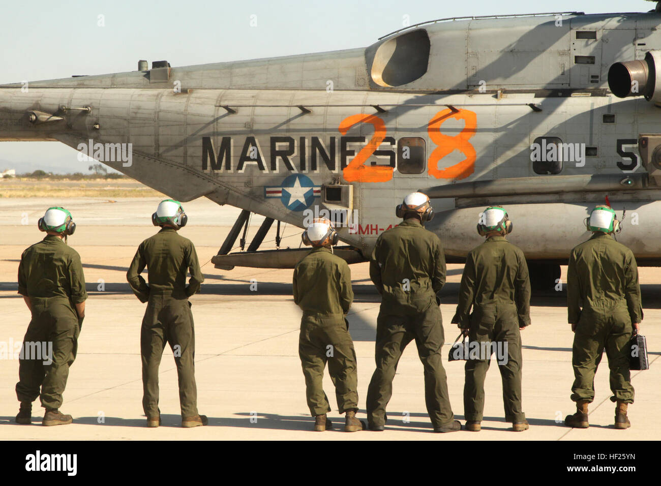 U.S. Marines with Marine Heavy Helicopter Squadron (HMH) 462, Marine ...