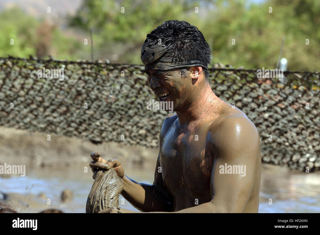 Mud run finish line hi-res stock photography and images - Alamy