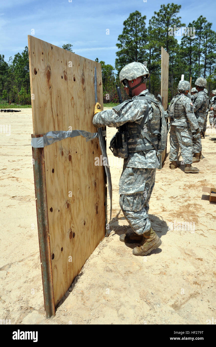 U.S. Army Soldiers with the 1222nd Engineer Company (Sapper), S.C. Army ...