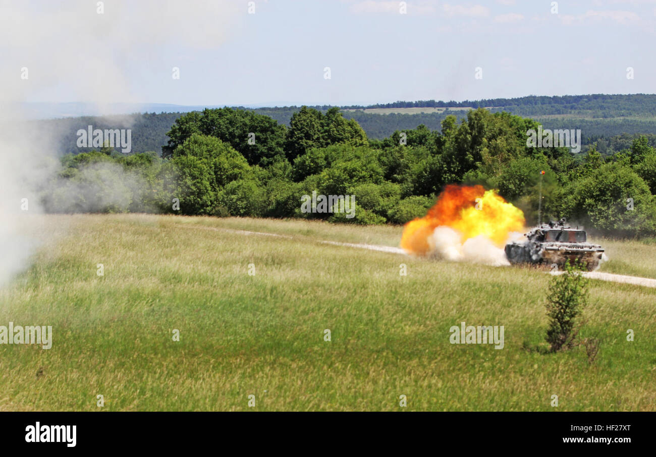 Soldiers from the Romanian army's 284th Tank Battalion conduct live ...