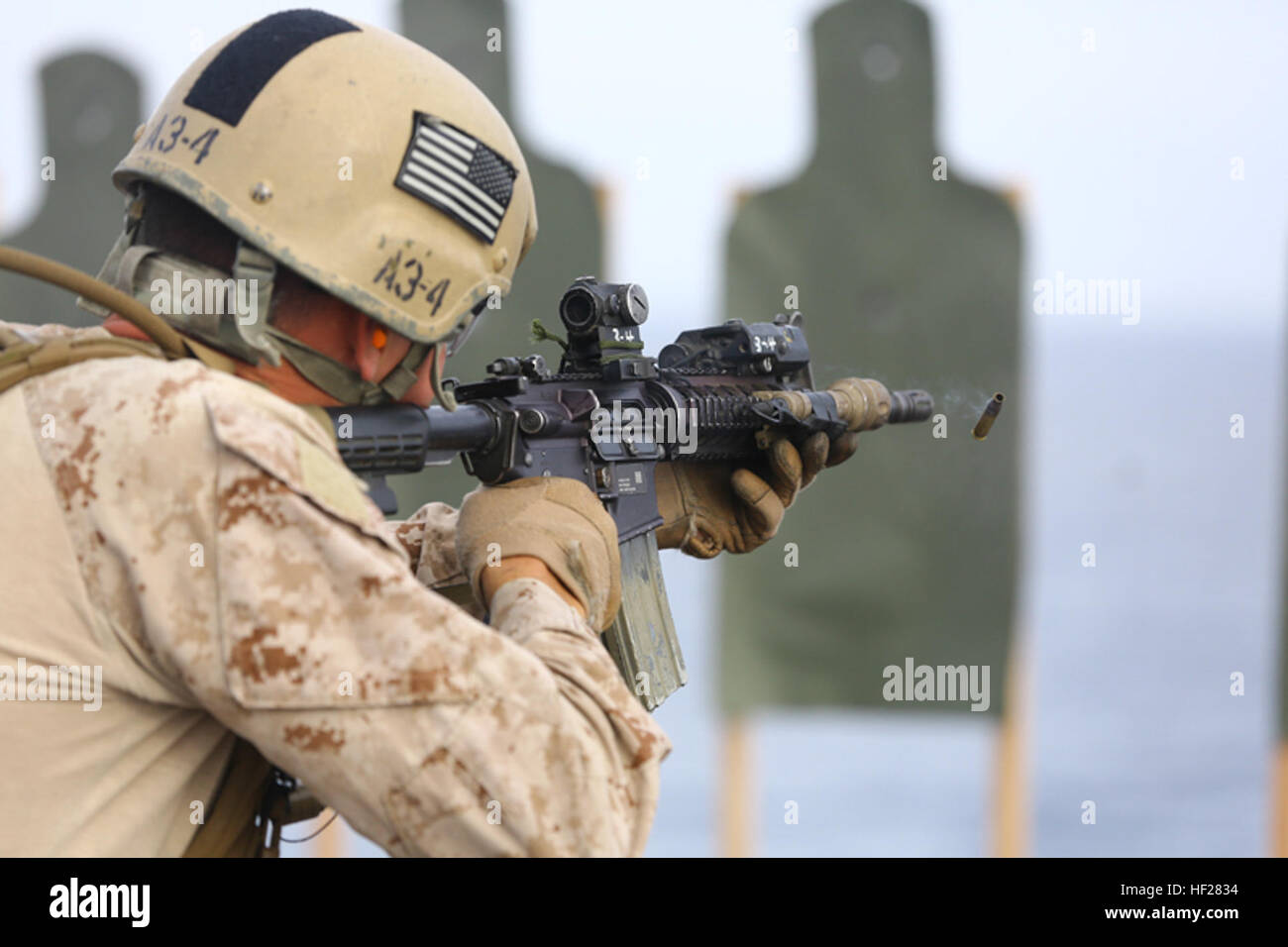 A U.S. Marine with Force Reconnaissance Detachment, 11th Marine ...