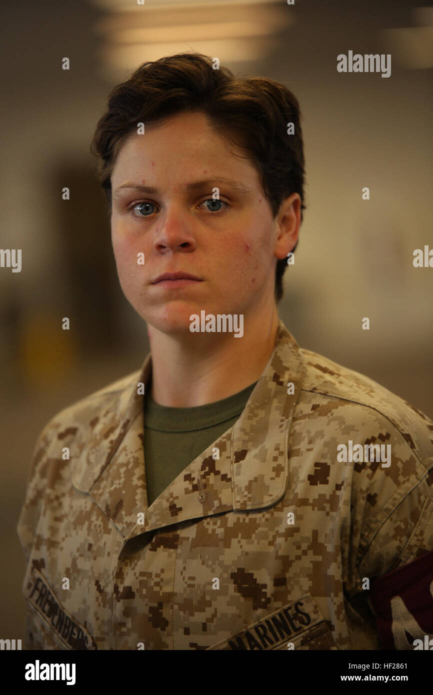 Marine recruits train corps hi-res stock photography and images - Alamy