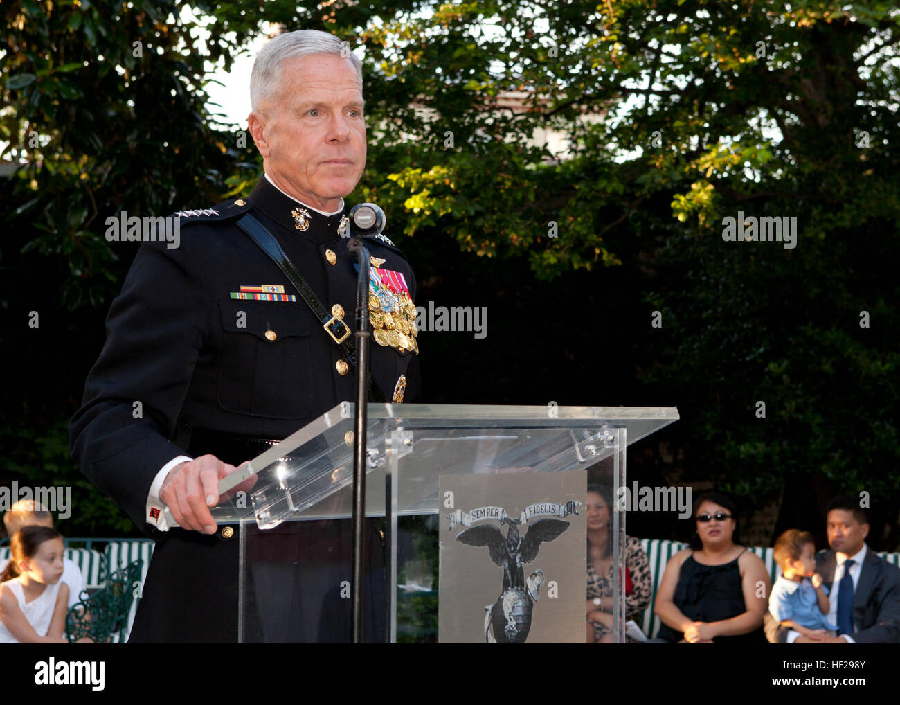 Commandant of the marine corps gen james amos hi-res stock photography ...