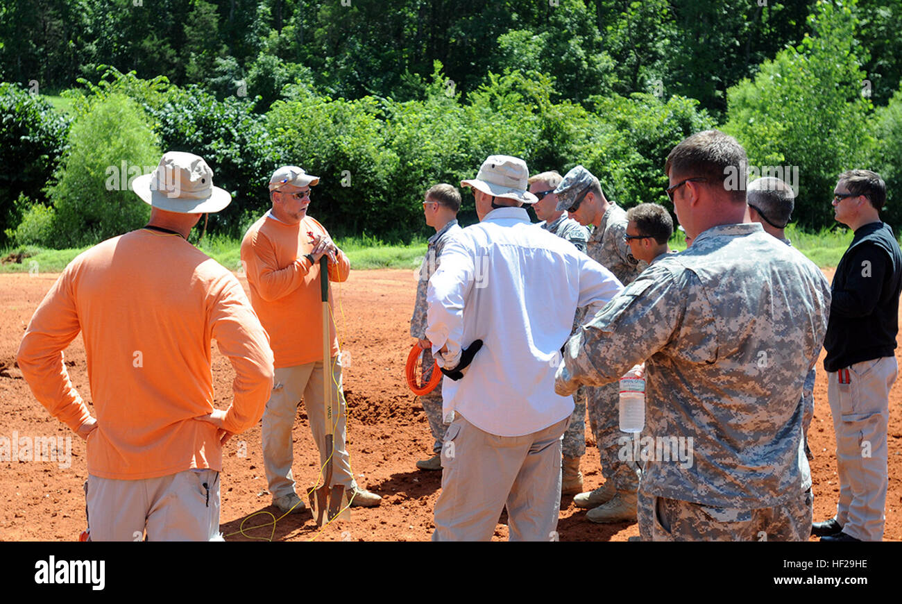 Members of the 202nd Explosive Ordnance Disposal Company, 201st ...