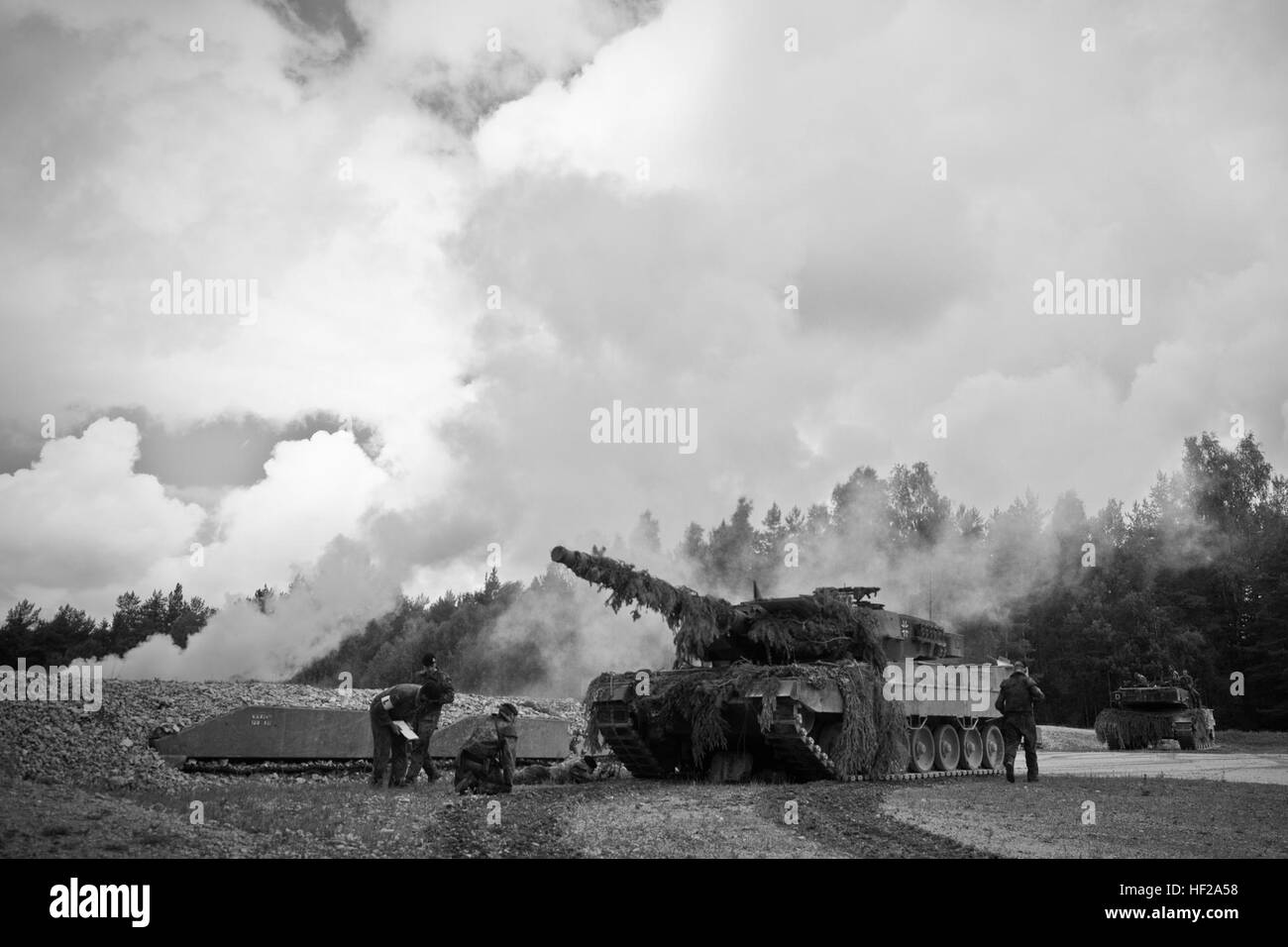 German Army Soldiers from the 104th Panzer Battalion do a tank ...