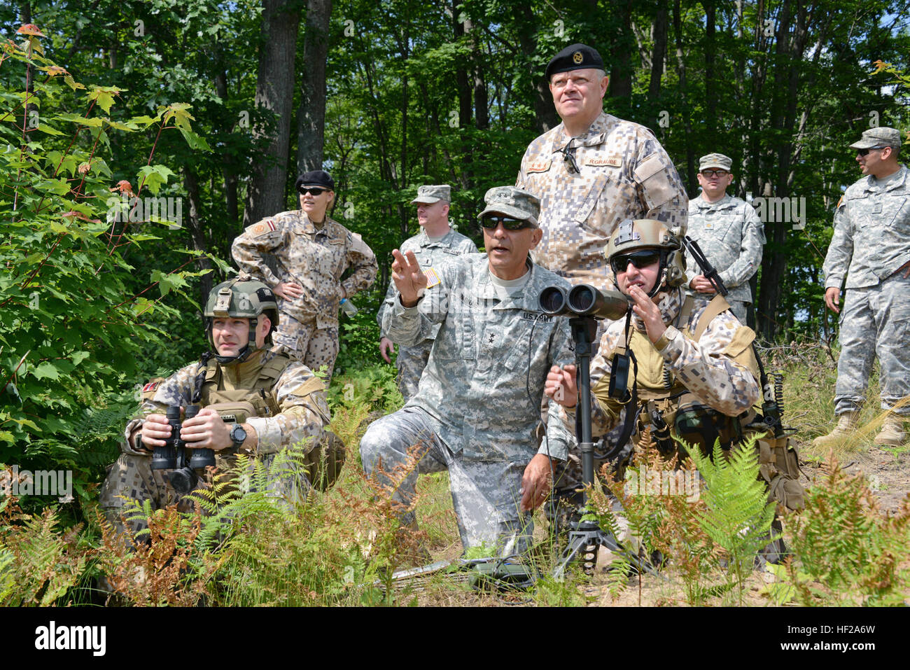 Michigan National Guard and Latvian observers monitor 155mm artillery ...