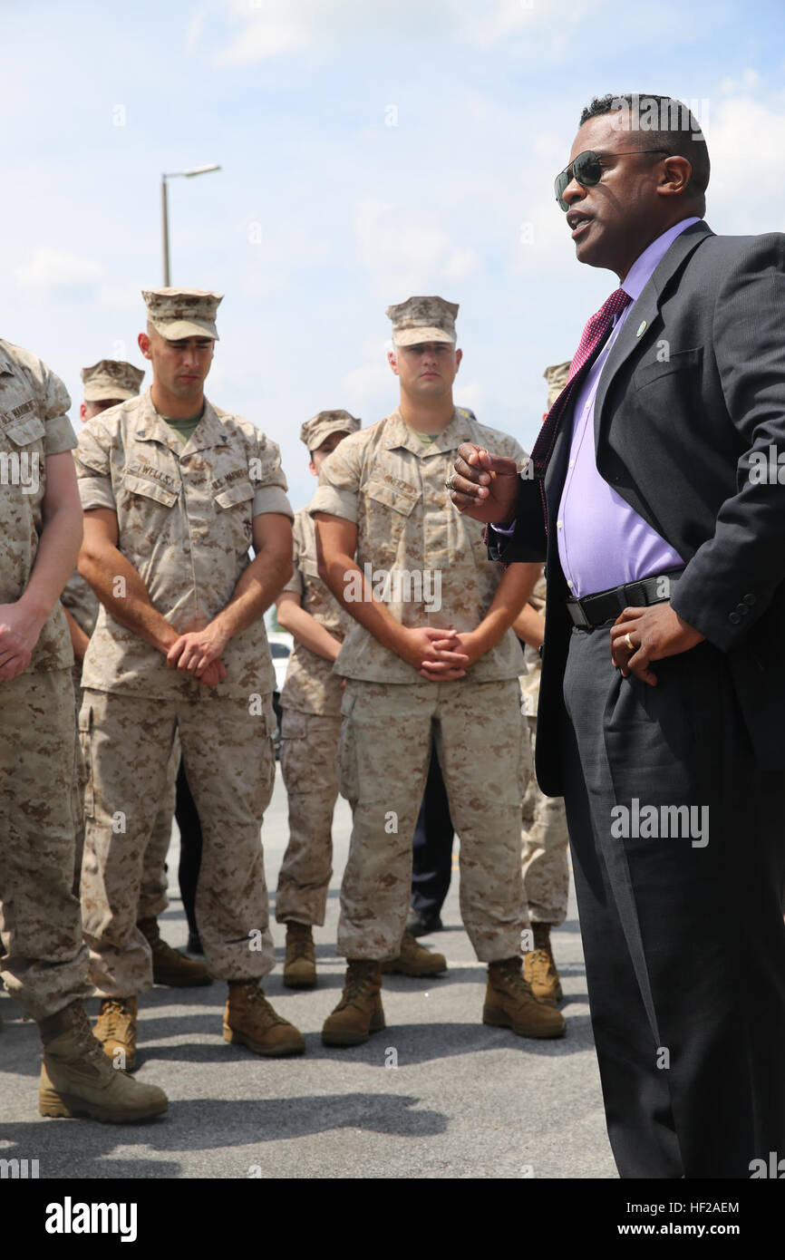 Maceo Frank talks to a group of Marines and military police officers ...