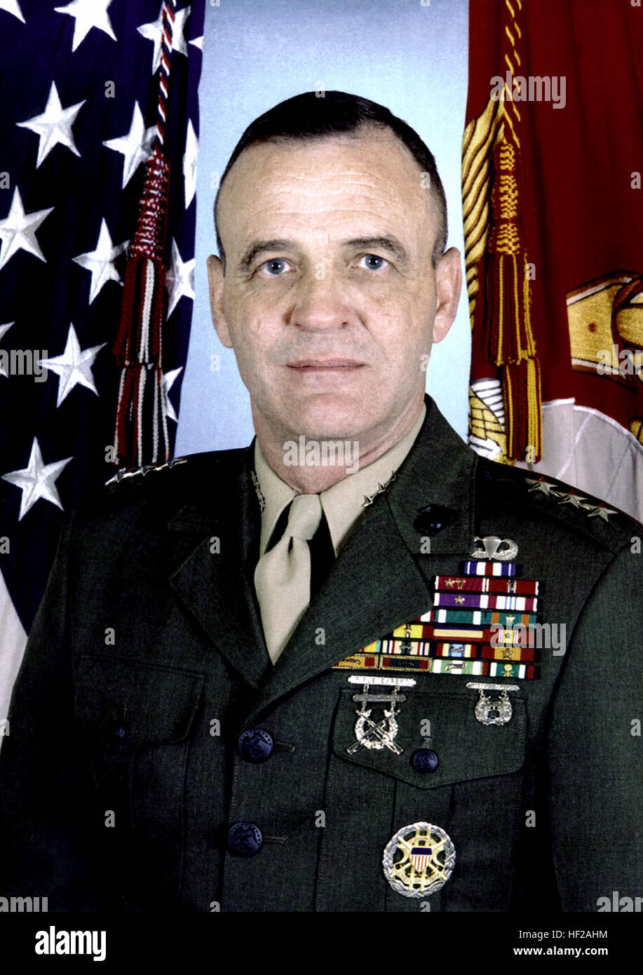 Official portrait of the Commanding General of the 1st Marine ...