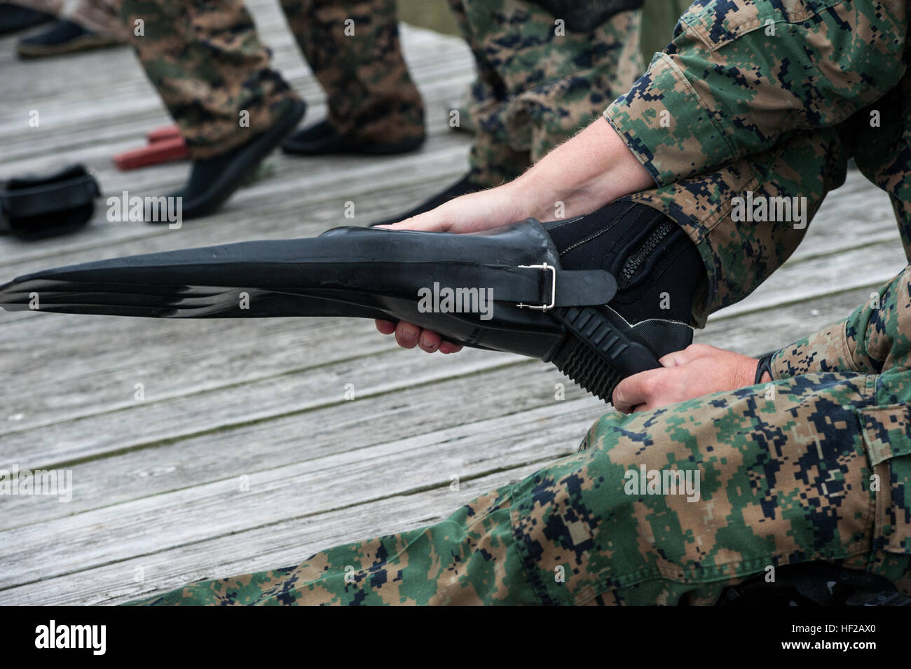 U.S. Marines assigned to Echo Company, 4th Reconnaissance Battalion ...