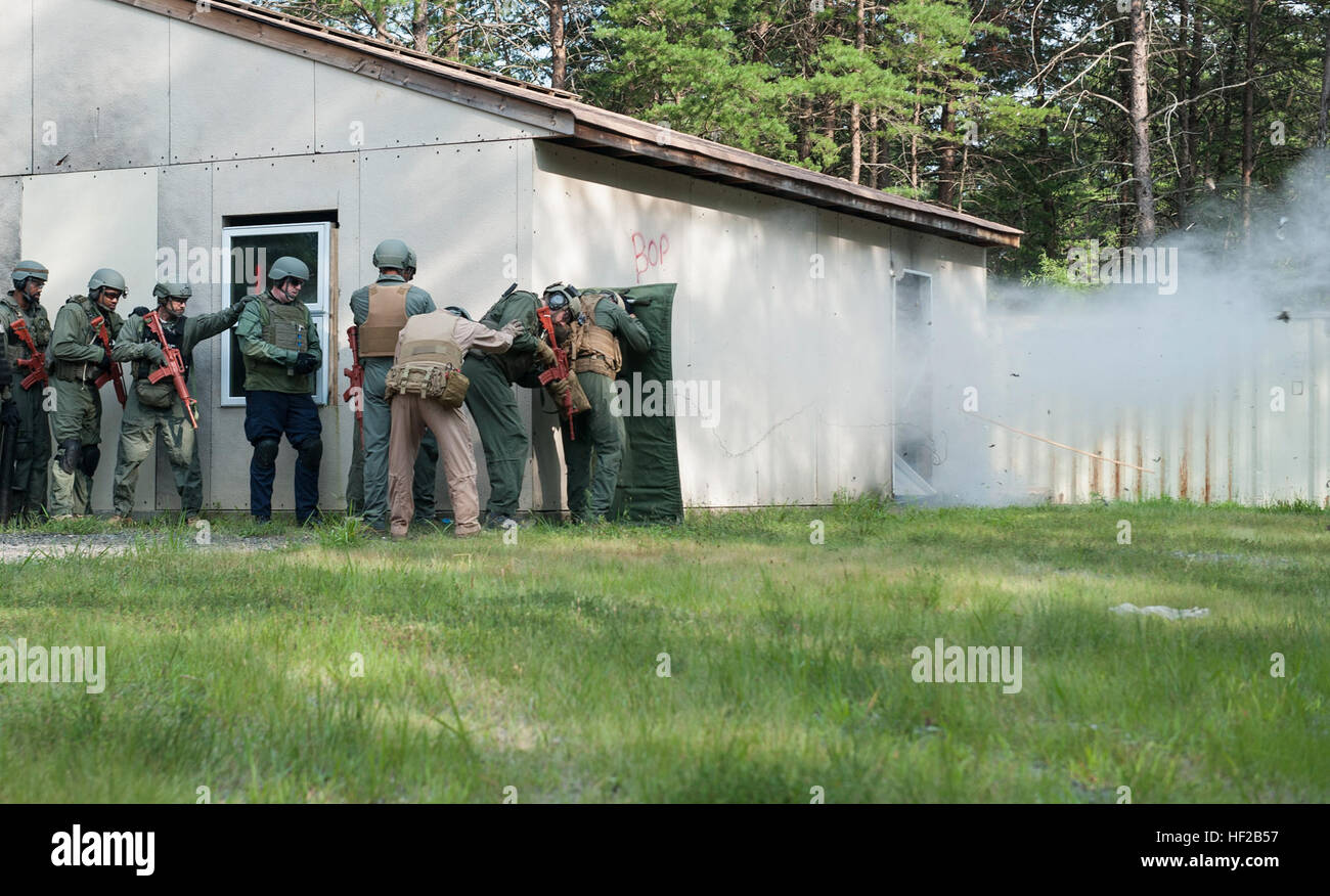 U.S. Marines with Echo Company, 4th Reconnaissance Battalion, are ...