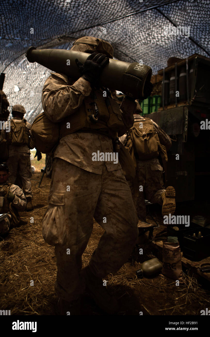 Marine field artillery fire hi-res stock photography and images - Alamy