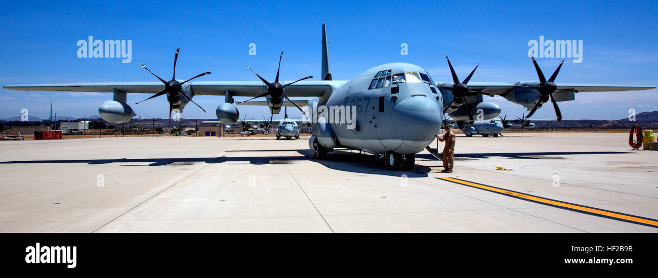 Sgt. Carl Kilpatrick, crew master with Marine Aerial Refueler Transport ...