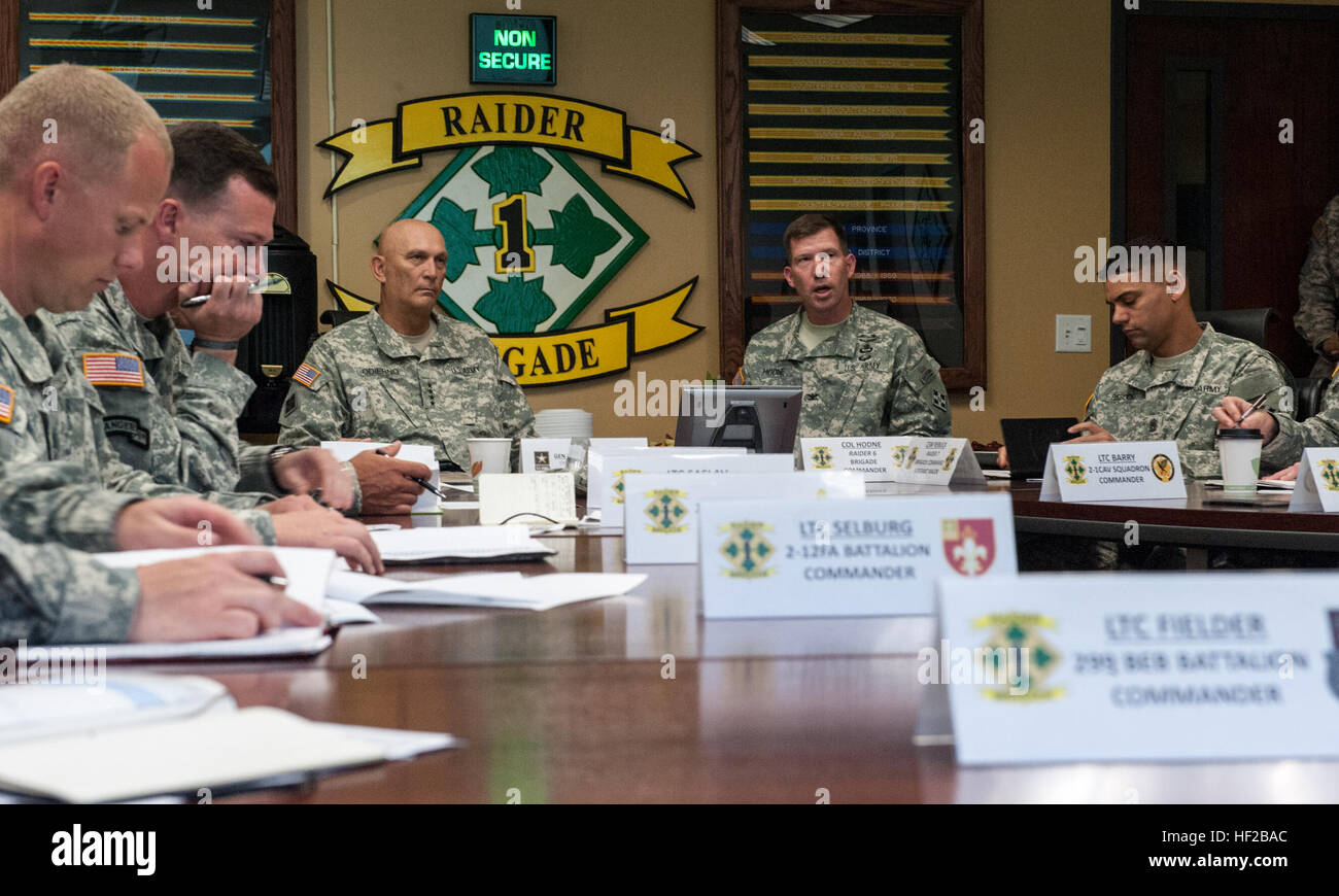 U S Army Chief Of Staff Gen Ray Odierno Stock Photos & U S Army Chief ...