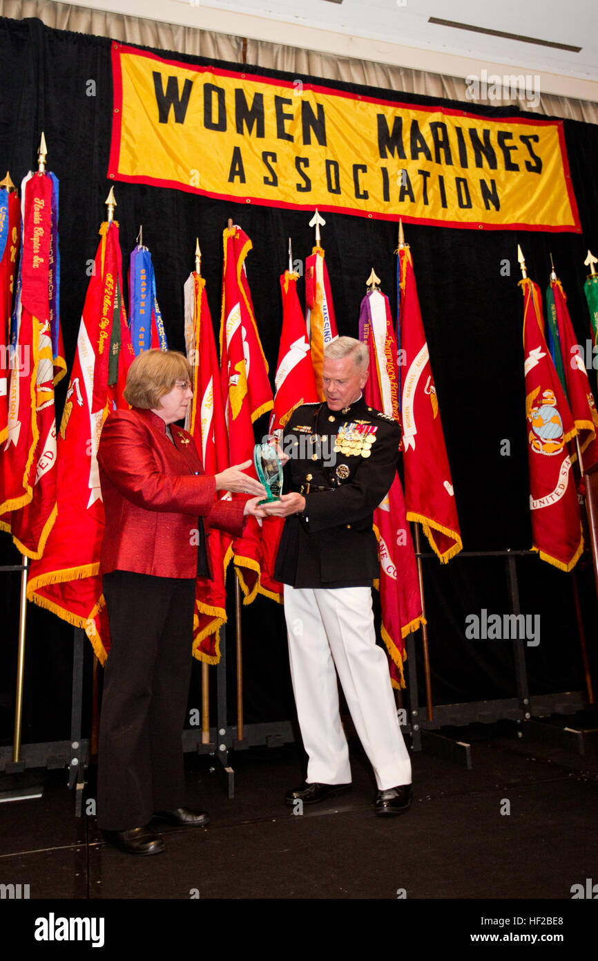 28th commandant of the marine corps hi-res stock photography and images ...