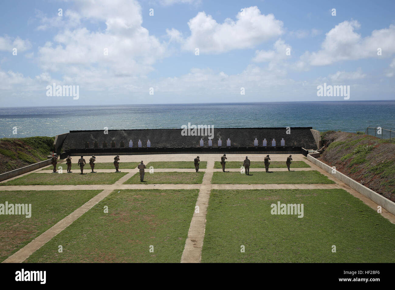 Marines with the reconnaissance detachment, 11th Marine Expeditionary ...