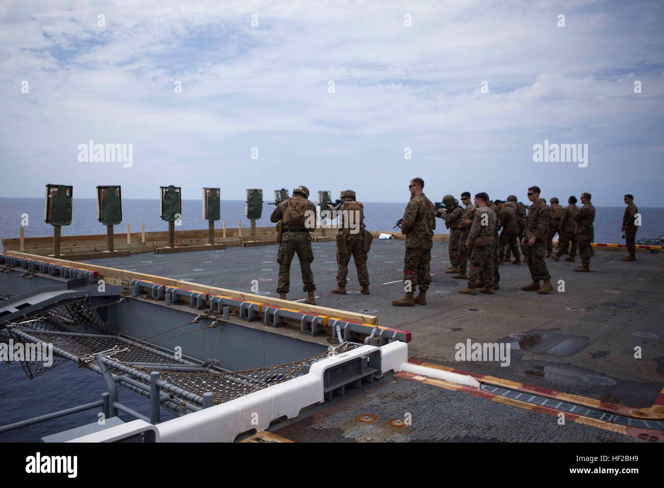 Marines combat logistics element hi-res stock photography and images ...