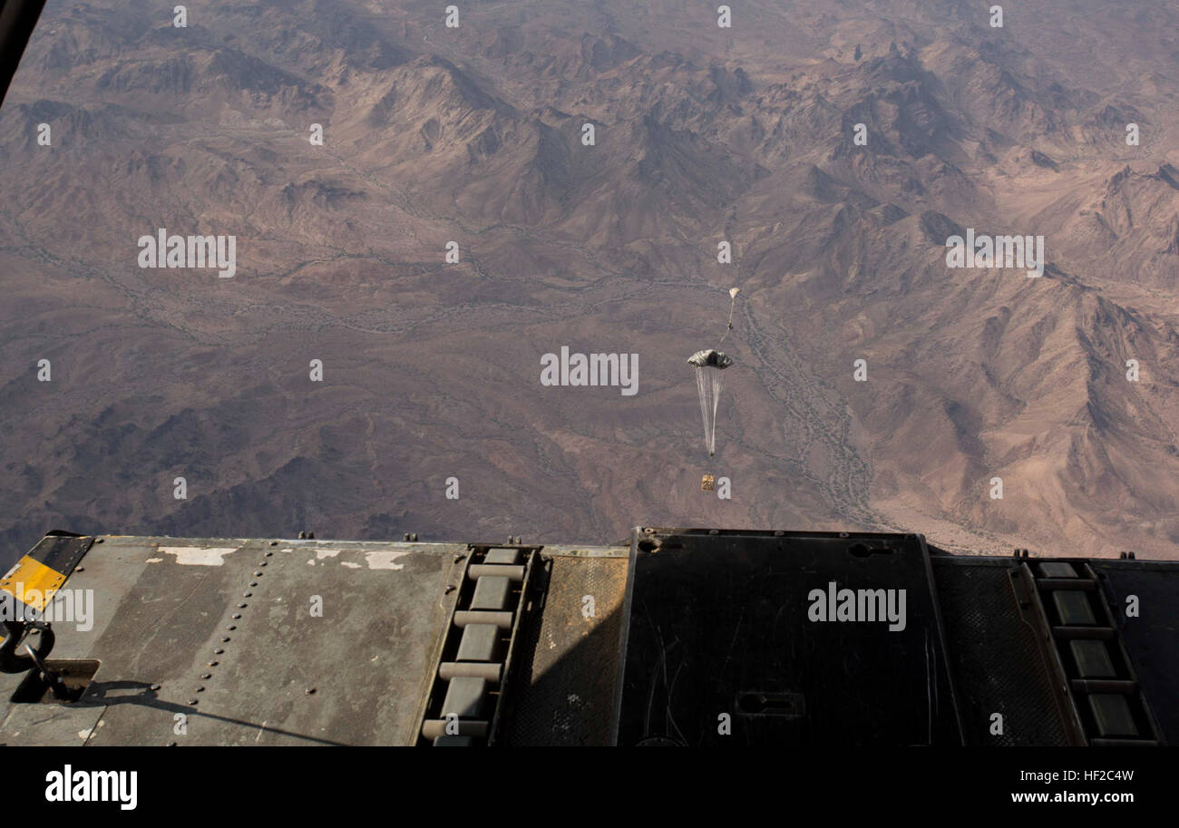 A CH-53E Super Stallion from VMX-22 performs a high-altitude palletized ...