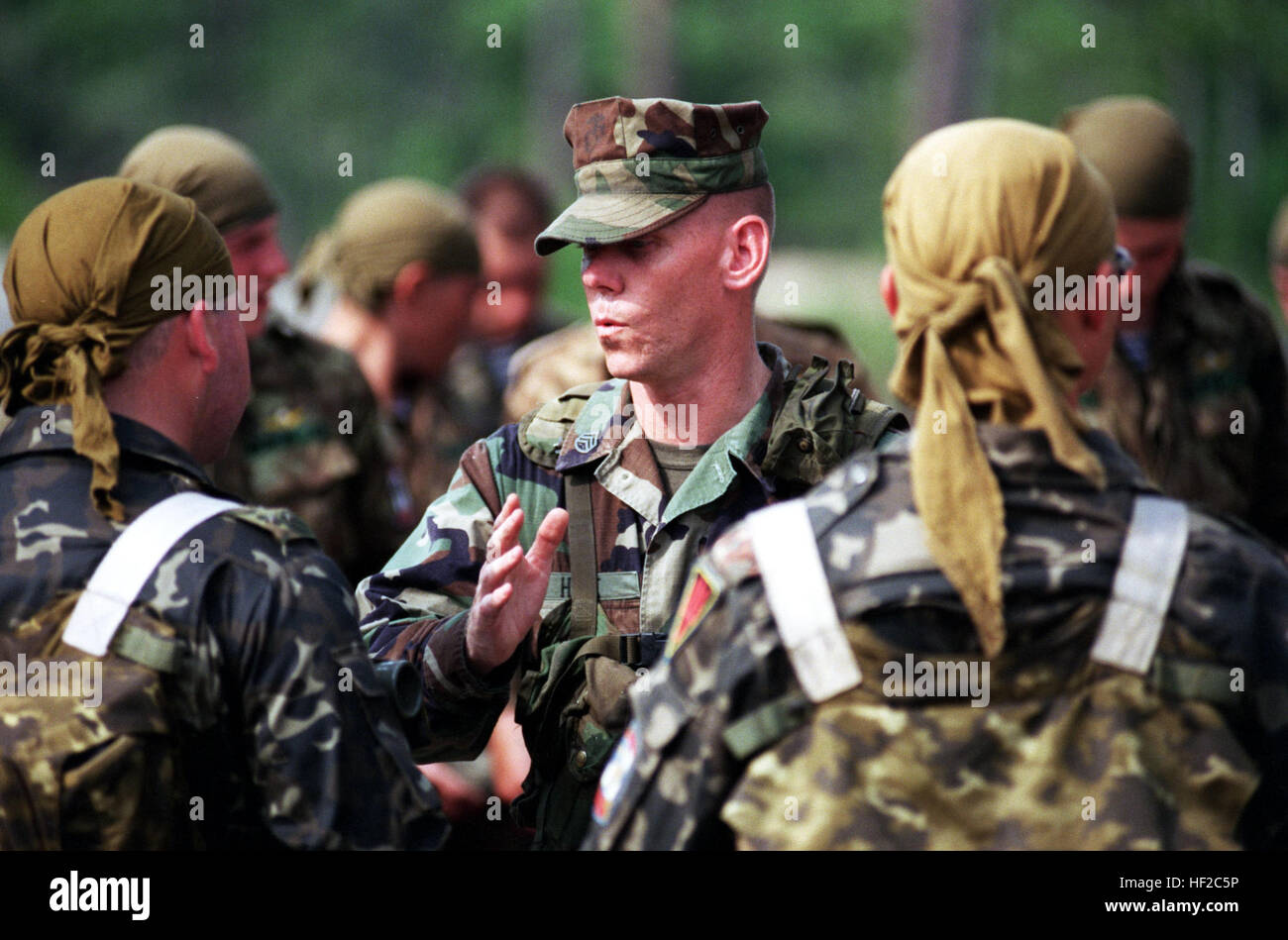 980606-M-9439N-004 U.S. Marine Staff Sgt. Hale briefs two Ukrainian ...