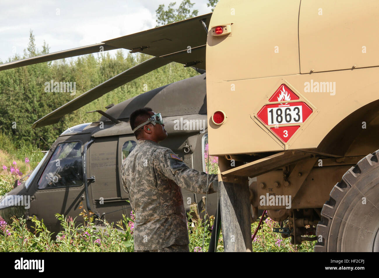 Alaska Army National Guard Soldiers from E Company, 1st Battalion ...
