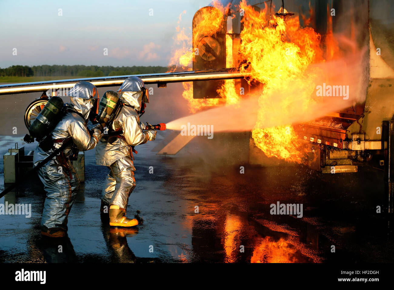 Marines conduct Aircraft Rescue and Firefighting (ARFF) training at ...