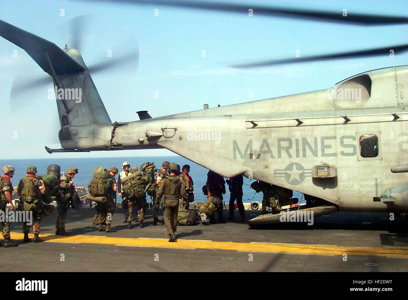 Operation allied force 1999 marines hi-res stock photography and images ...