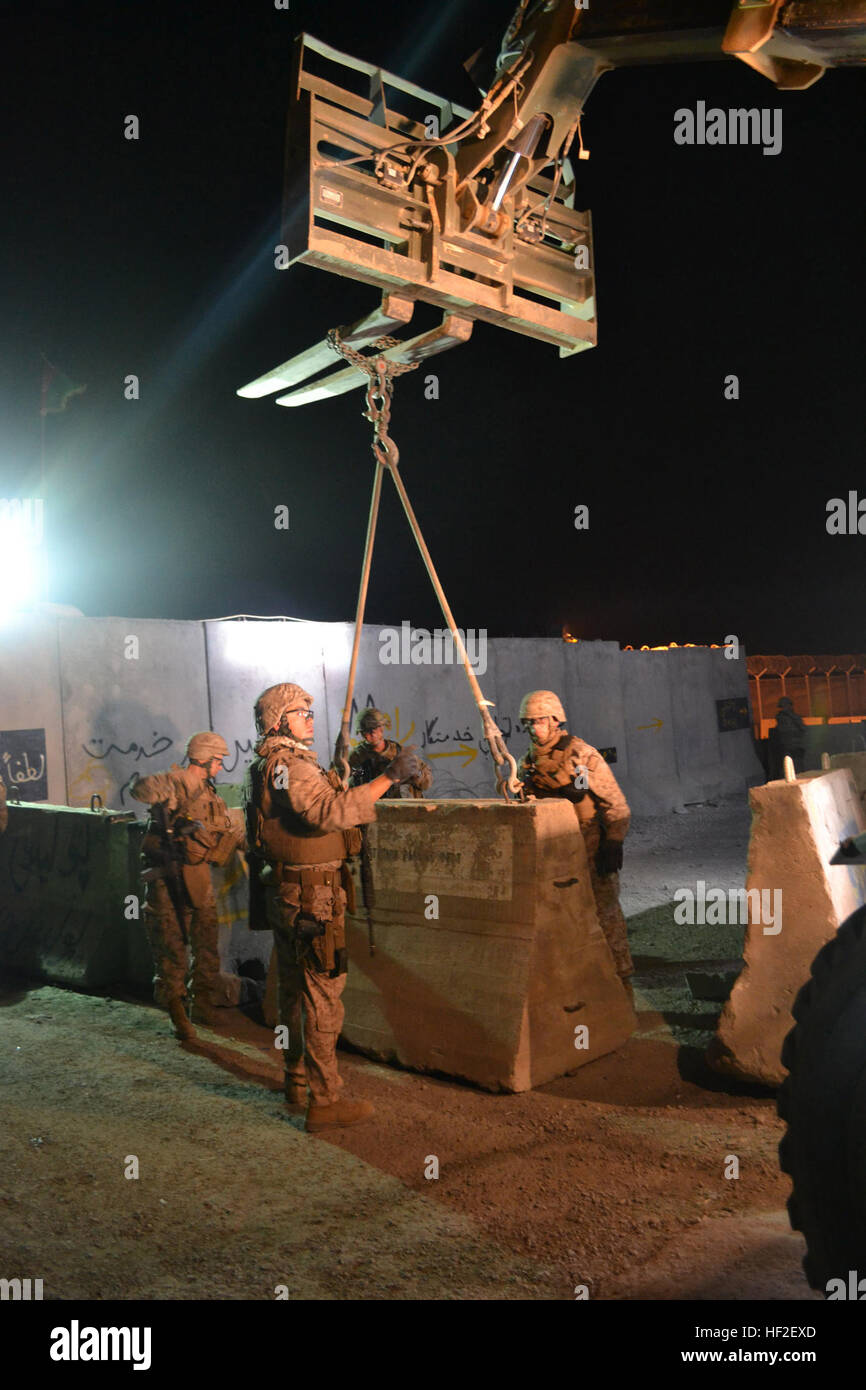 U.S. Navy Seabees from Naval Mobile Construction Battalion Two Five ...