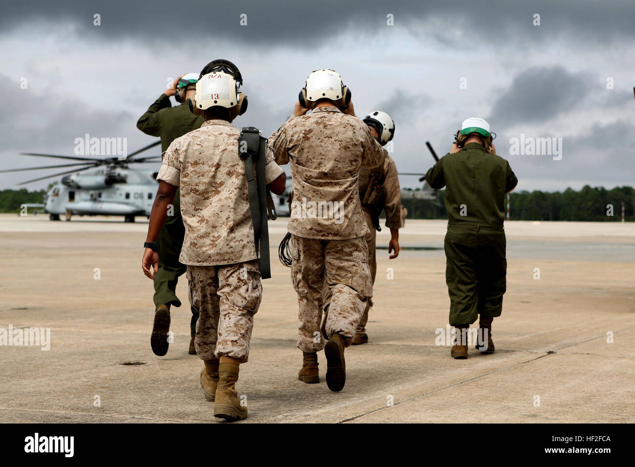 U.S. Marines assigned to Marine Heavy Helicopter Squadron (HMH) 366 ...