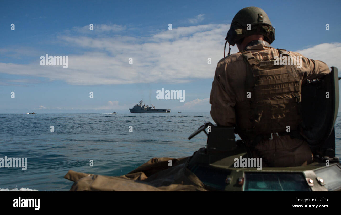 Sgt. William J. Puckett, an assault amphibious crew chief with Alpha ...