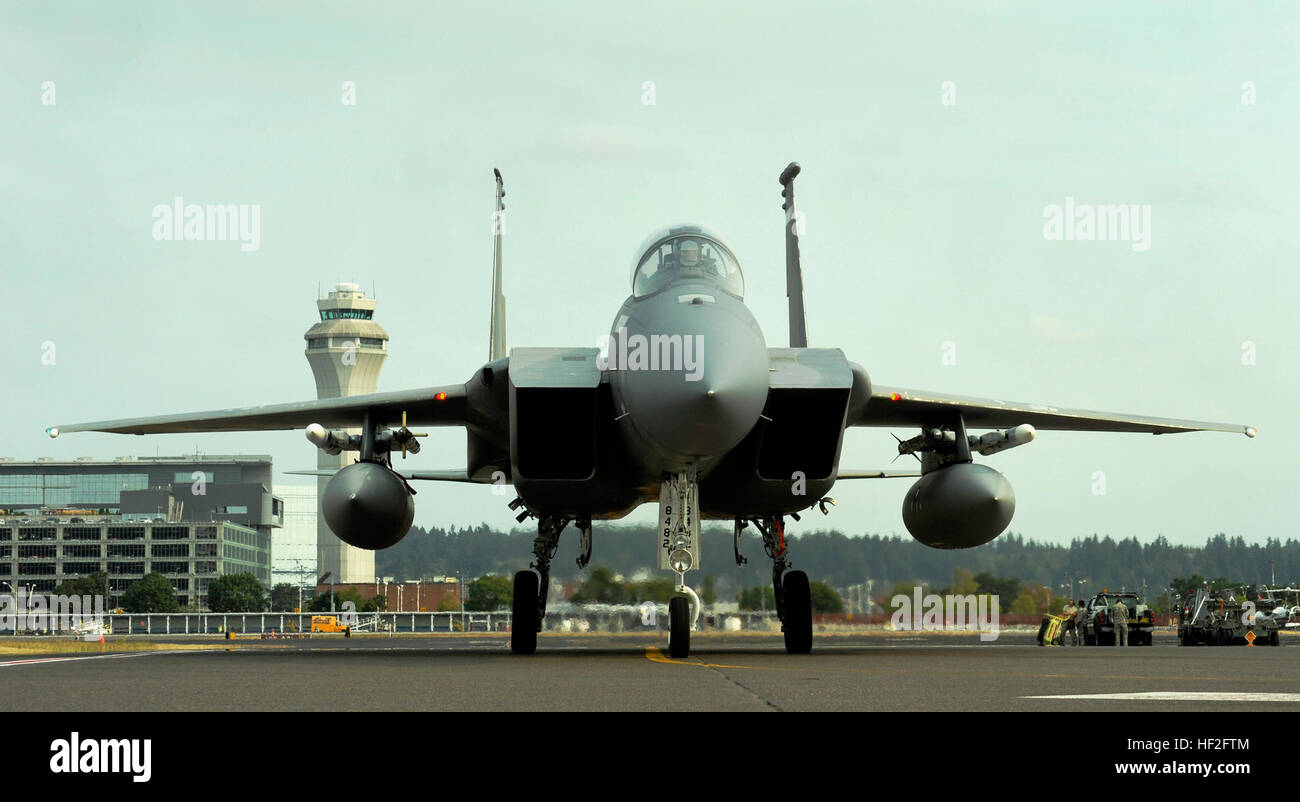 An F-15C Eagle, assigned to the 142nd Fighter Wing, Oregon Air National ...