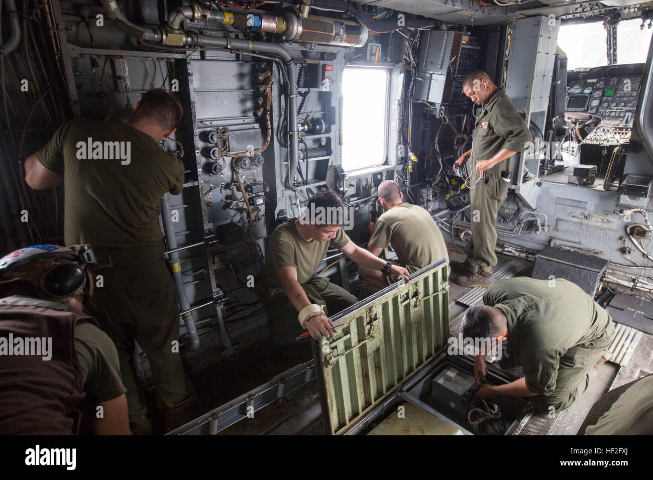 U.S. Marines with Marine Medium Tiltrotor Squadron (VMM) 263 ...