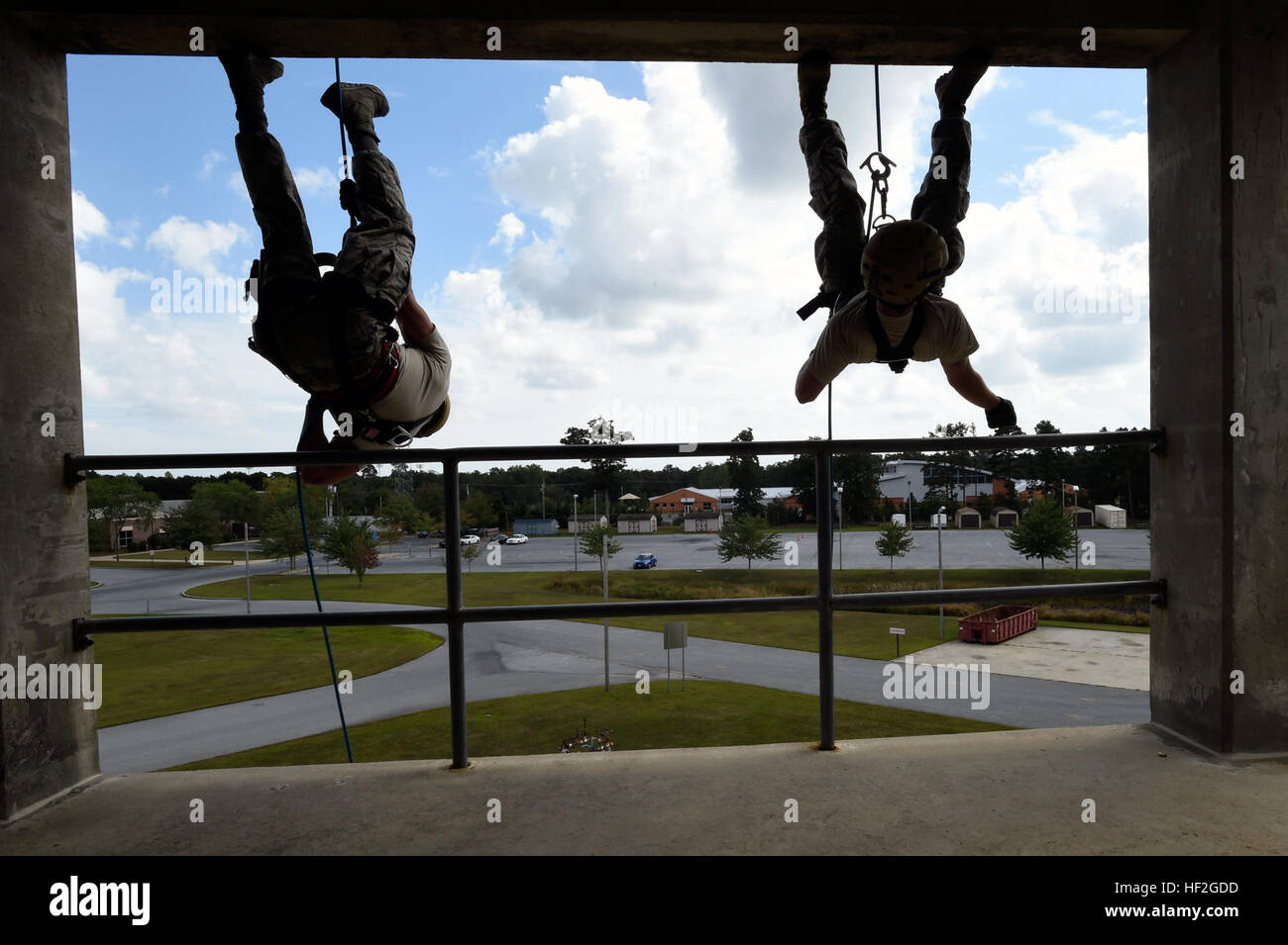 Rapelling tactical hi-res stock photography and images - Alamy